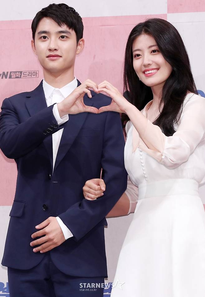 포토 도경수 남지현 사랑스러운 커플
