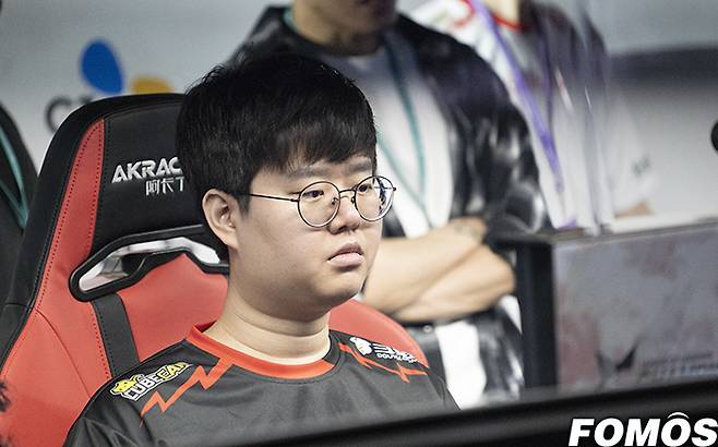 롤챔스 결승 그리핀 한 수 위 한타 능력 뽐내며 1세트 선취