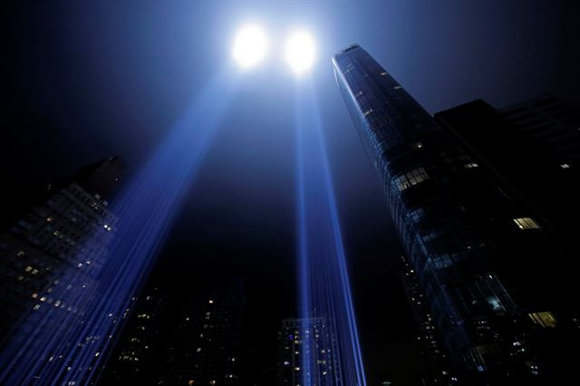 9·11테러 17주기 다시 그라운드 제로에 모인 사람들