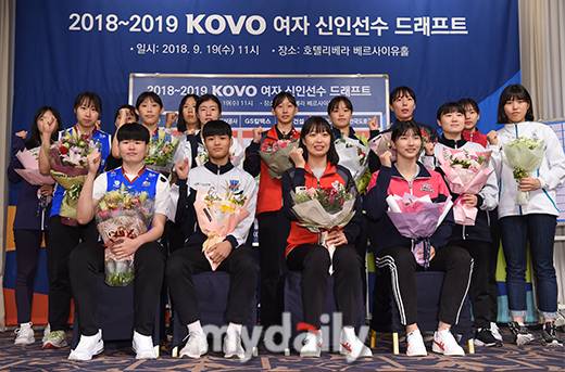[MD포토] 힘차게 파이팅 외치는 2018-2019 KOVO 여자 신인선수
