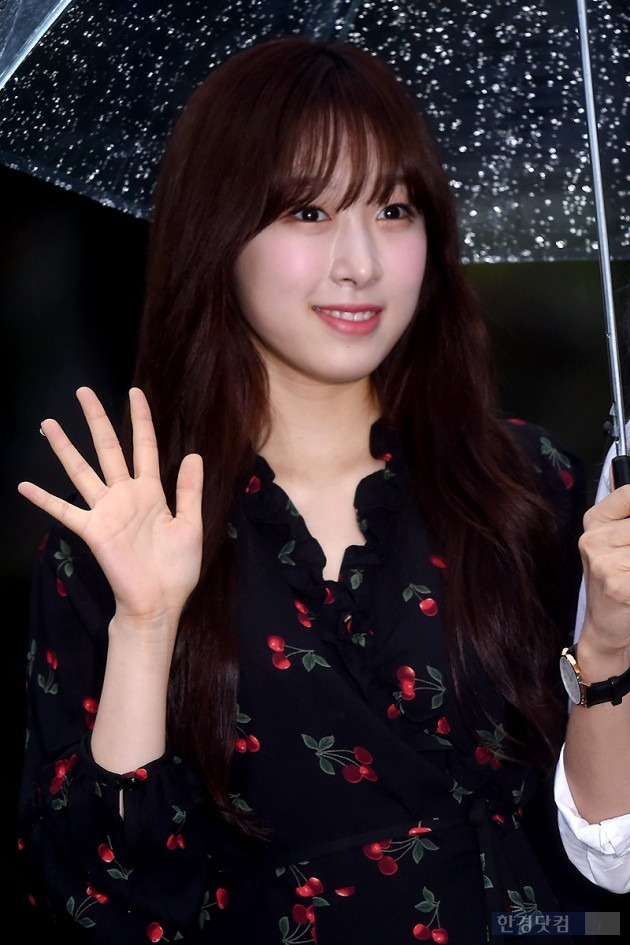 포토 우주소녀 수빈 귀여운 미소~
