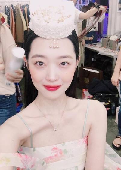설리 비녀족두리한복도 완벽 소화하는 비주얼 Sns★컷
