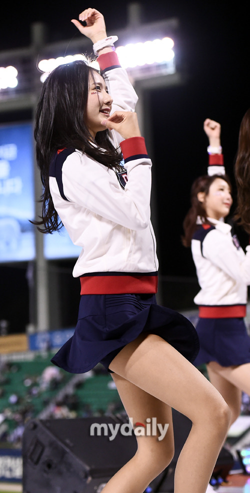 Md화보 민망하게 삐죽치어리더 살짝 숙이자 튀어나온 속옷