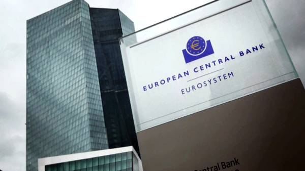 ECB, 금리 동결..'연말 양적 완화 종료' 출구전략 유지