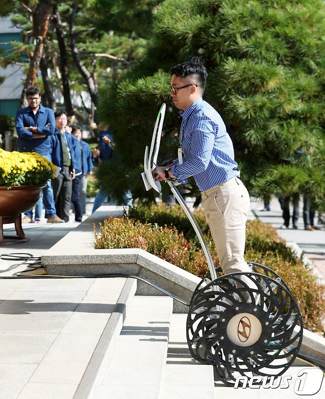 장애물 제약 없이 이동 가능해요