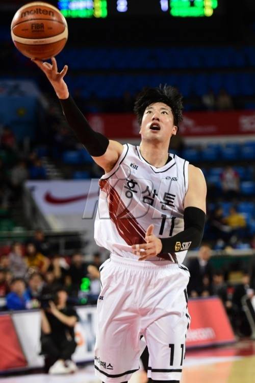 [프로농구] '양희종, 오세근 40득점' KGC, SK에 승리