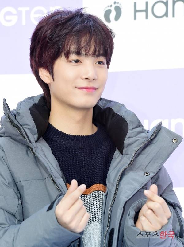 뉴이스트w Jr 사랑스런 하트~