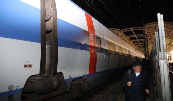 코레일 "오송역 단전 전차선 복구..상하행선 운행재개"