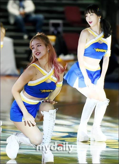Md화보 안무가 격하네치어리더 옷 뒤집힐 정도의 움직임