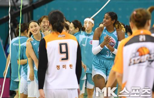 KEB 하나 'KB 단독선두 저지' [MK포토]