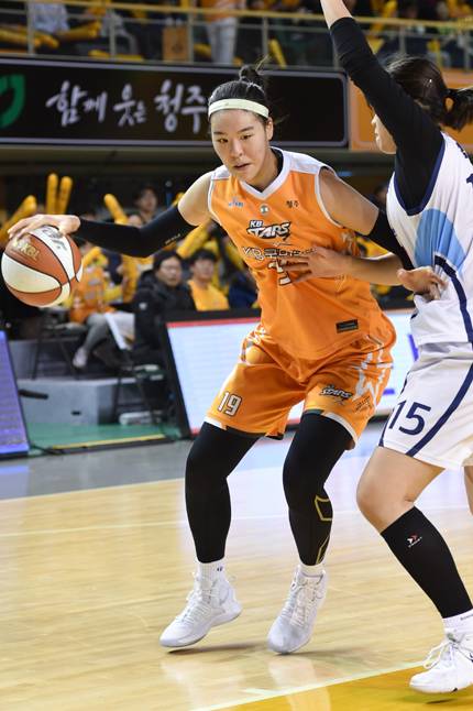 박지수 11점 17r Kb 2연승 신한은행 역대 1g 최소 득점
