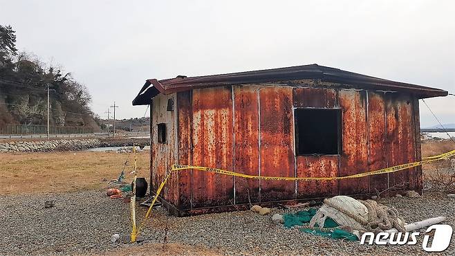 여수 섬마을 컨테이너 건물 화재로 2명 사상