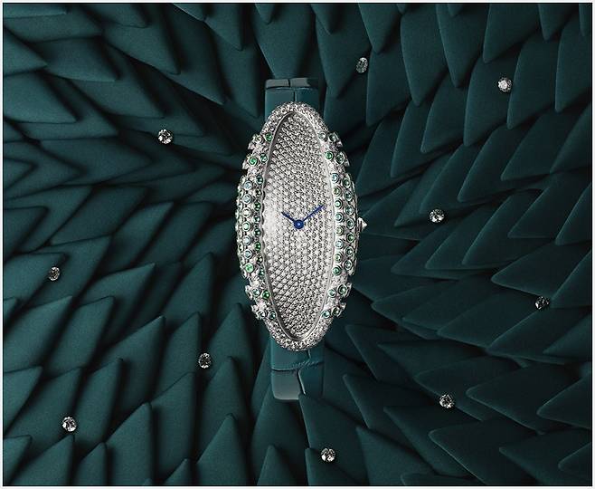 까르띠에 Sihh 2019 리브리 컬렉션 베누아 알롱제 셀라돈 And 블랙 워치 선보여
