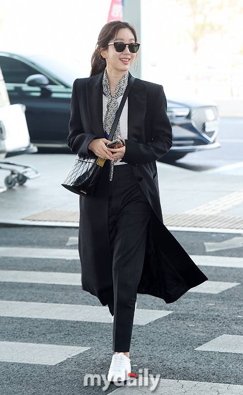Md화보 숱 걱정은 없겠어정려원 민낯에도 또렷한 눈썹