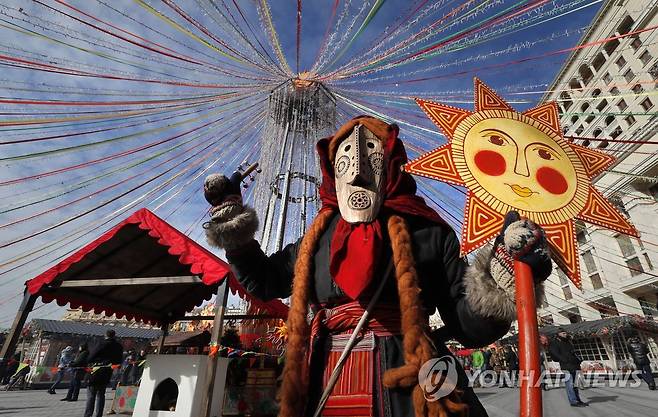 겨울의 끝을 축하하는 러시아 마슬레니차 축제