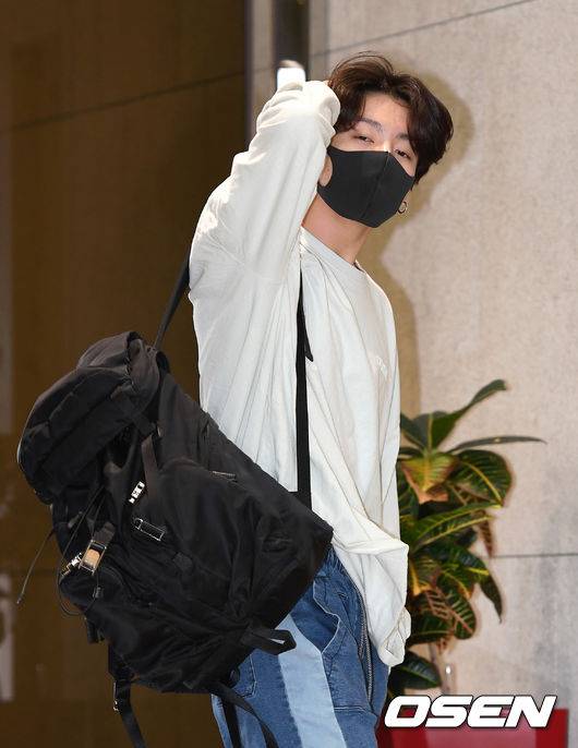 방탄소년단 정국스타일리시한 출국길 사진