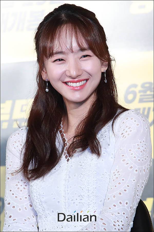 원진아 사랑스러운 미소