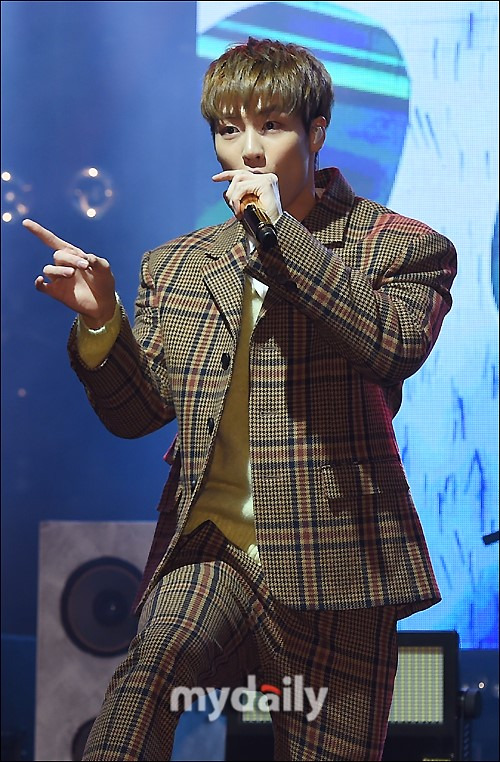 편의점 앞으로 와 엔플라잉 이승협 밤길 위험한 팬 위해 남친인 척 연기