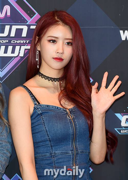 Md화보 팔목부터 허리까지 한 줌러블리즈 류수정 뼈만 남은 몸매