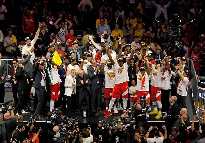토론토 창단 24년 만에 첫 Nba 우승레너드 파이널 Mvp