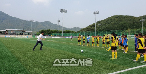우승이 중요한 게 아니다 광양여고 권영인 감독이 대승에도 선수들 다그친 이유 여왕기