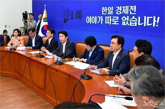 초유의 조국 사태靑에 할말 못하는 여당