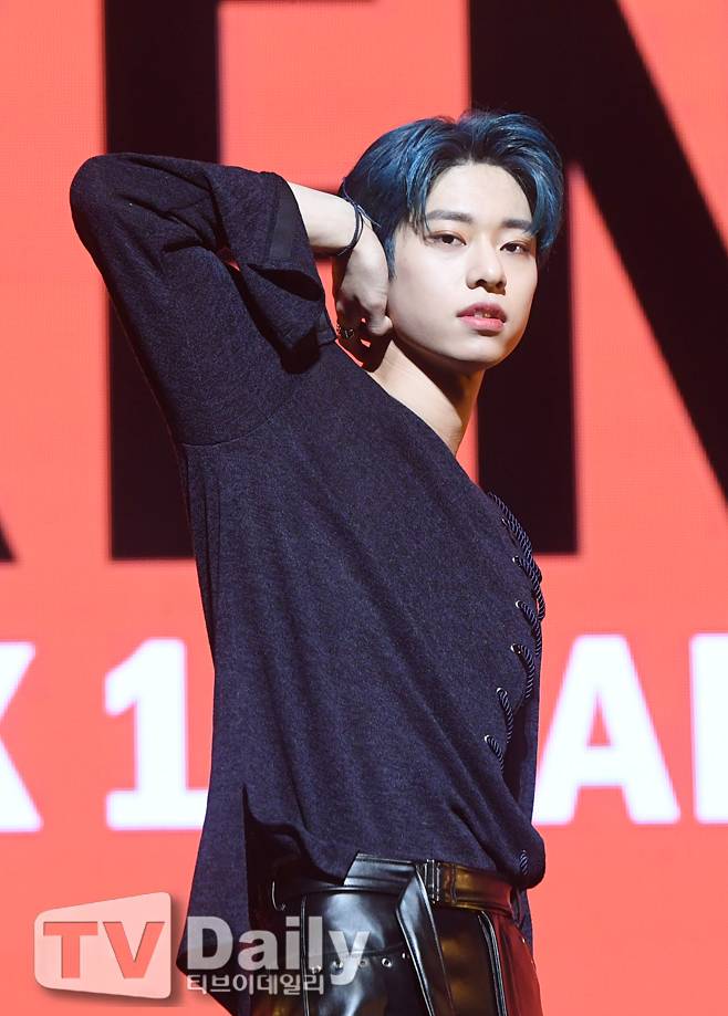 [TD포토] AB6IX 김동현 '흘려 내리는 섹시미'