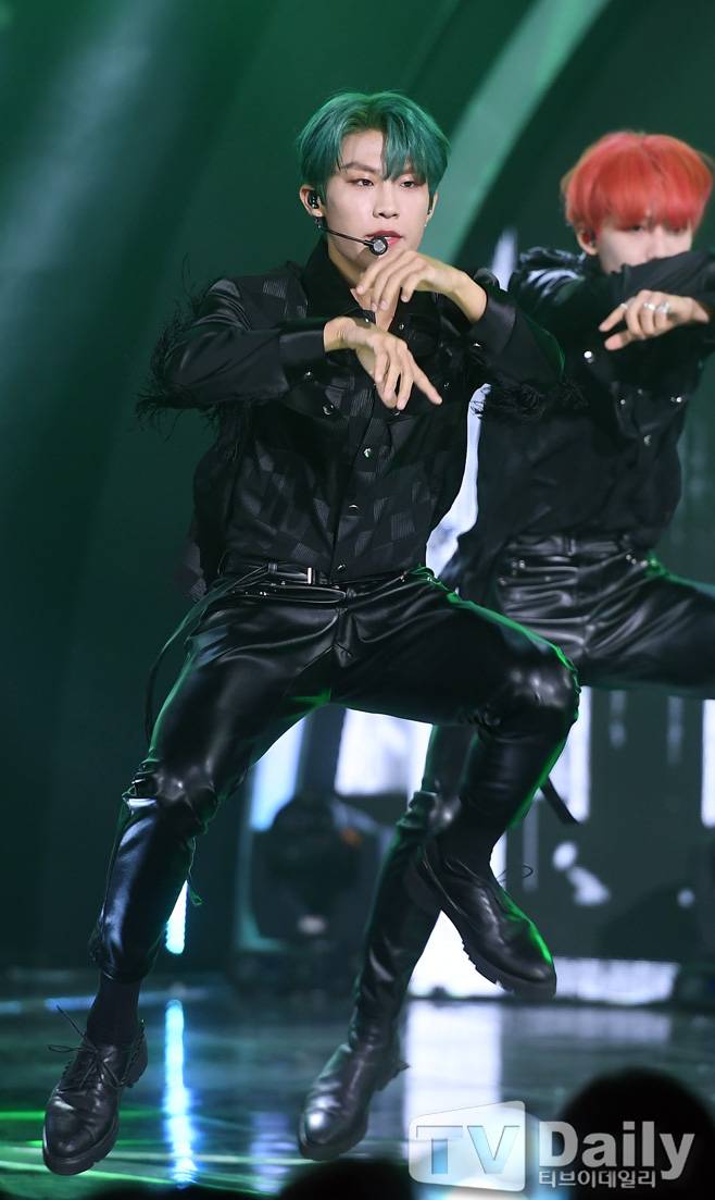 [TD포토] AB6IX 박우진 '공중부양'