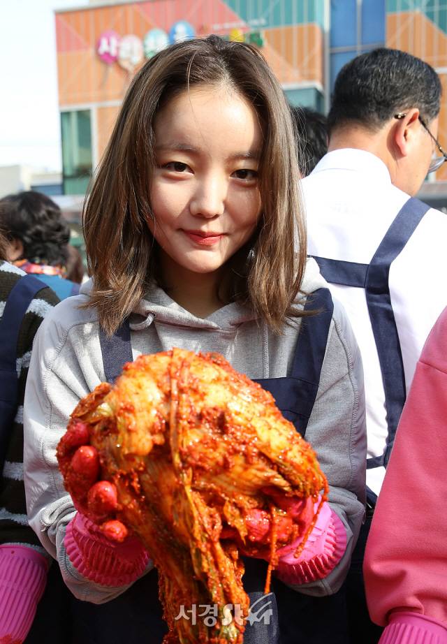문지인 사랑의 김치 나누기
