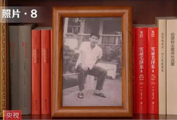 시진핑 신년사 진심으로 홍콩이 잘 되길젊은 시절 사진 3장도 공개