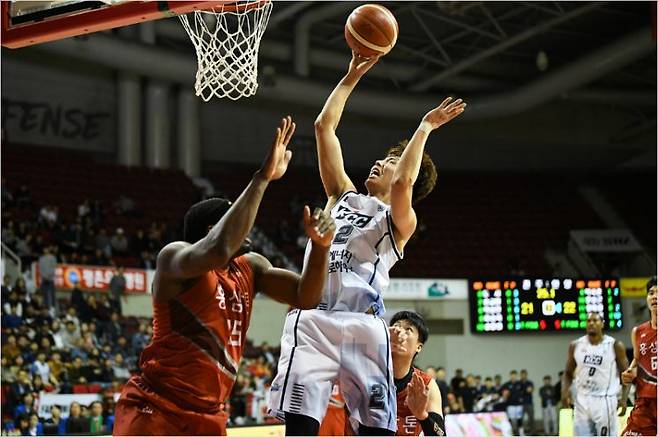 허훈·최준용 이어 새 바람 열풍..송교창, KBL 3R MVP