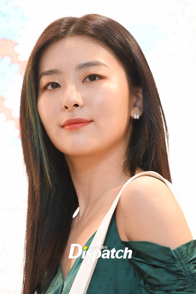 현장포토 추위는 잊었다슬기 가녀린 어깨노출