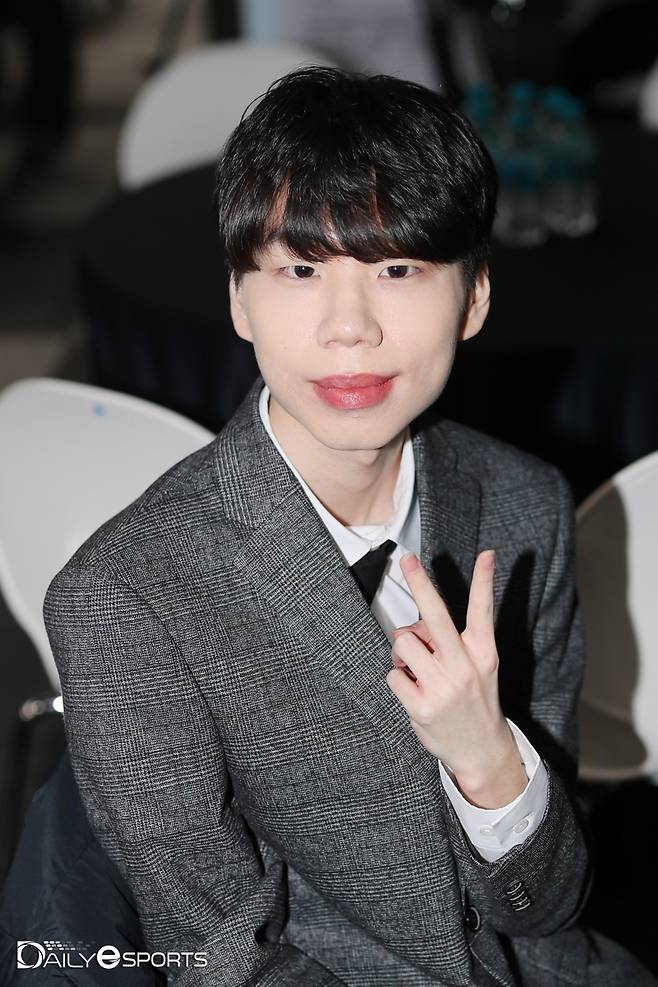 포토 샌드박스 유창현 첫 정장이에요