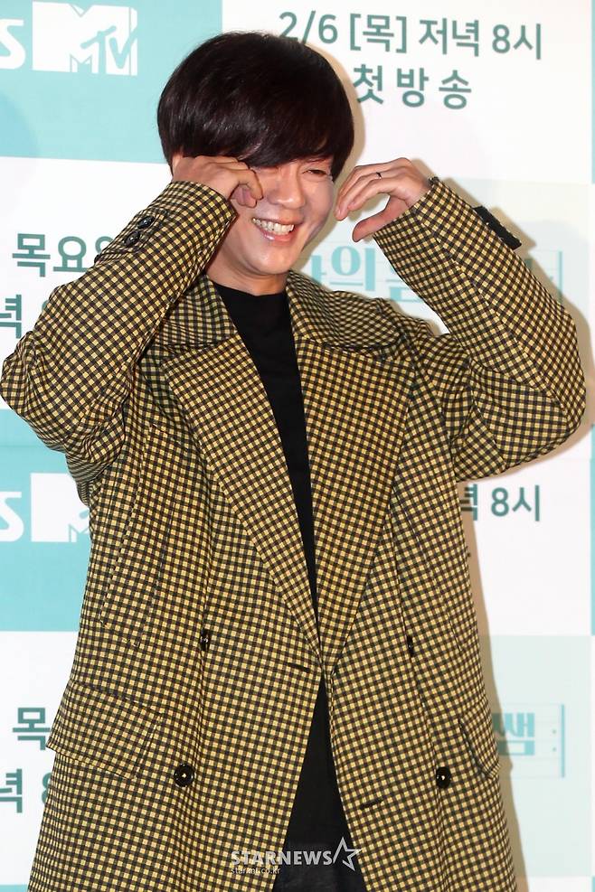 포토 윤도현 수줍은 음악쌤