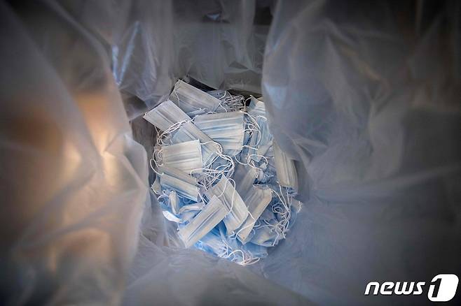 중국 마스크 대란 이어 마스크 쓰레기와 전쟁