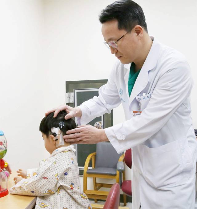6개월 소아도 인공와우 수술로 난청치료 가능