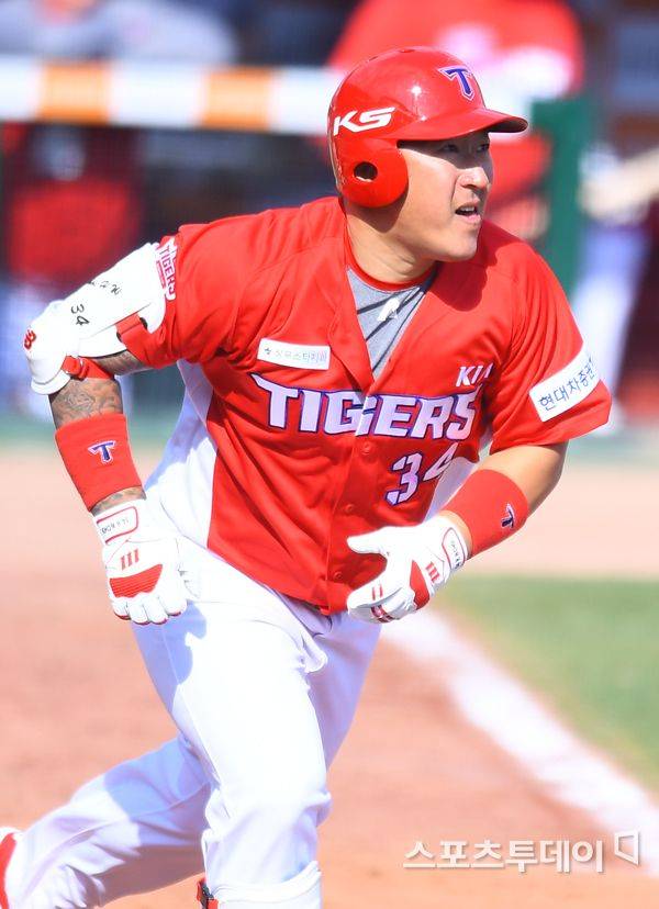 '최형우 역전 3점포' KIA, NC에 8-6 승리