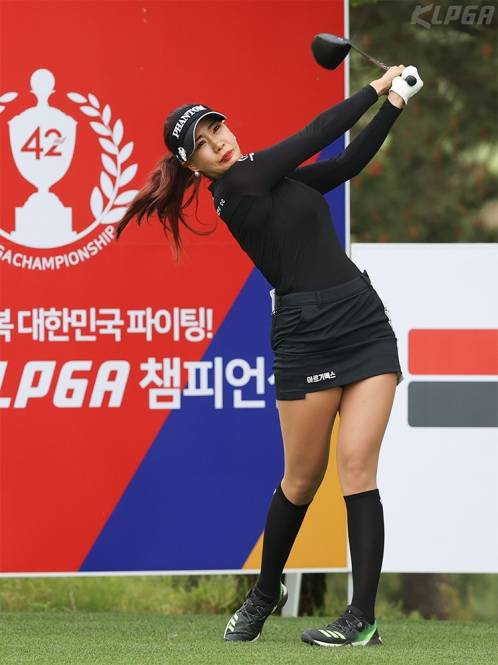 '미녀골퍼' 유현주의 시원시원한 티샷 [KLPGA 챔피언십]