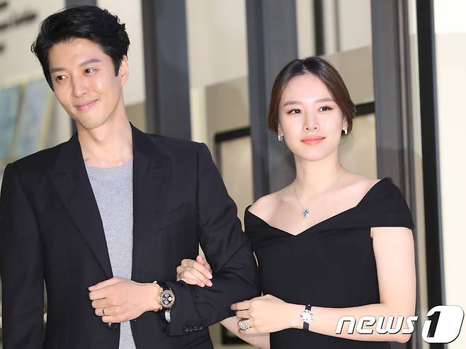 전문 이동건 측 조윤희와 파경 신중한 고민 끝에 이혼