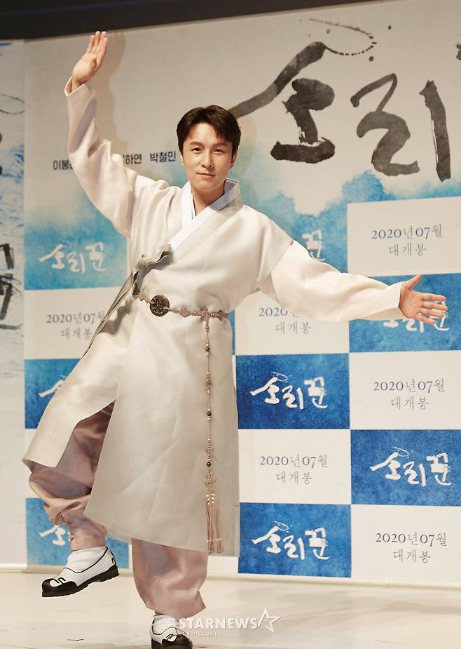 포토 김동완 덩기덕 쿵덕