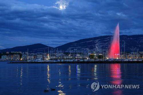 코로나19로 멈췄던 제네바 명물 제트 분수 재가동