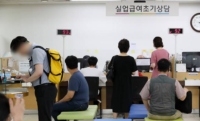 5월 구직급여 지급액 사상 첫 1조원 넘어