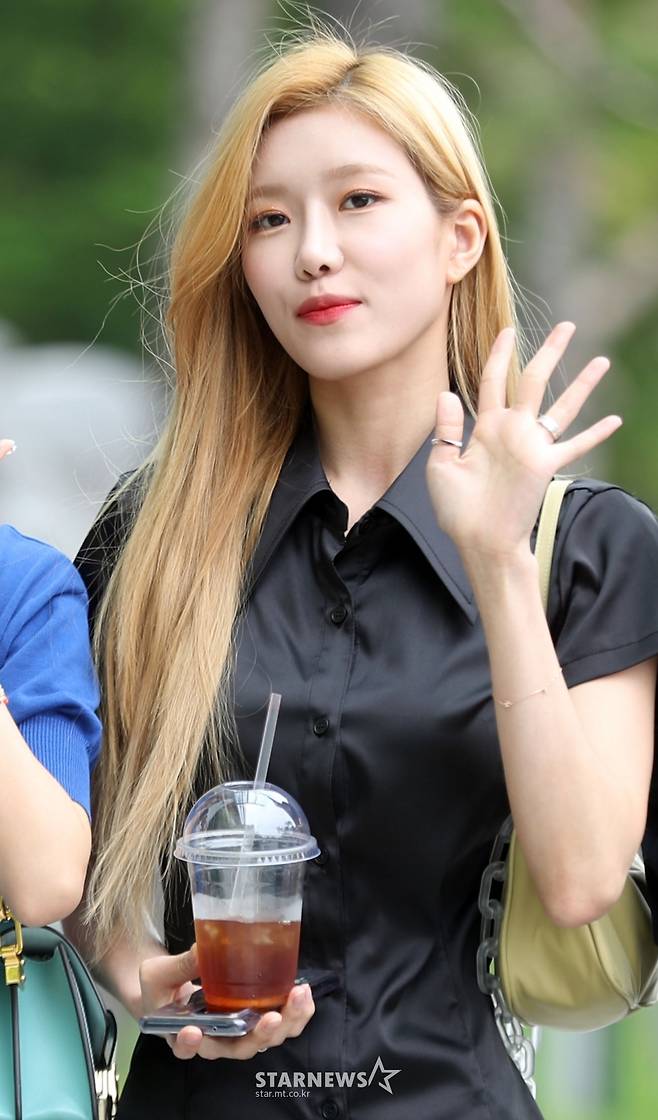 포토 우주소녀 다원 시크함이 어울려