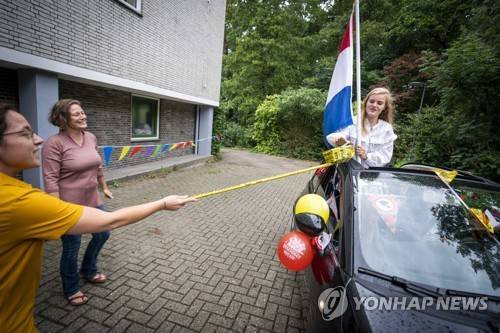 NETHERLANDS SCHOOLS GRADUATION