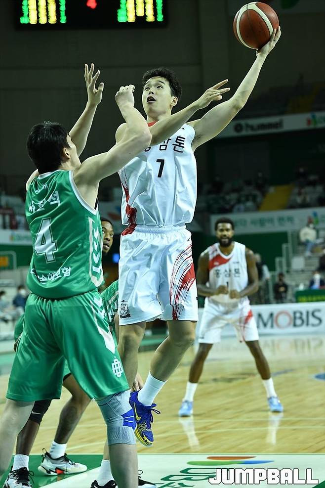 [JB포토] KGC 함준후 '빈 공간을 노린다'