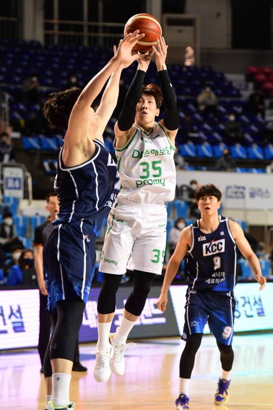 [BK 리뷰] '두경민 만점 활약' DB, KCC 꺾고 연패 탈출 성공.. KCC는 3연패