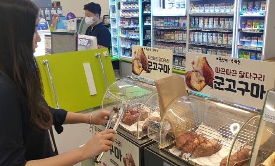 군고구마 성지된 편의점 매출 쑥쑥고구마 금값 행진에 인기↑