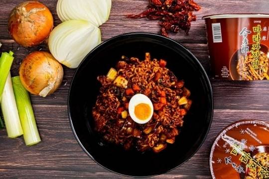 진마이랑 '마라짜장면' 사천식 짜장라면 출시