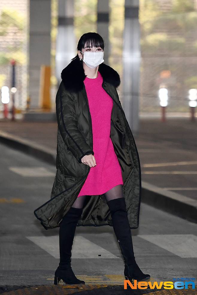 Guzal 'completes fashion with One Piece and Long boots in Long padding