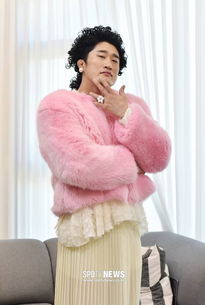 'What's up,' Kim Dong-Hyun says, unexpected flower beauty